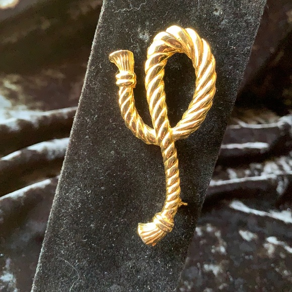 Jewelry | Gold Toned Rope Pin | Poshmark
